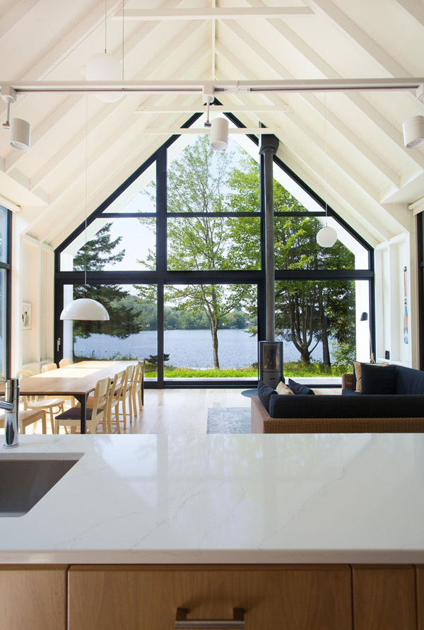 Window on the Lake House for Nature Holidays | Housetodecor.com